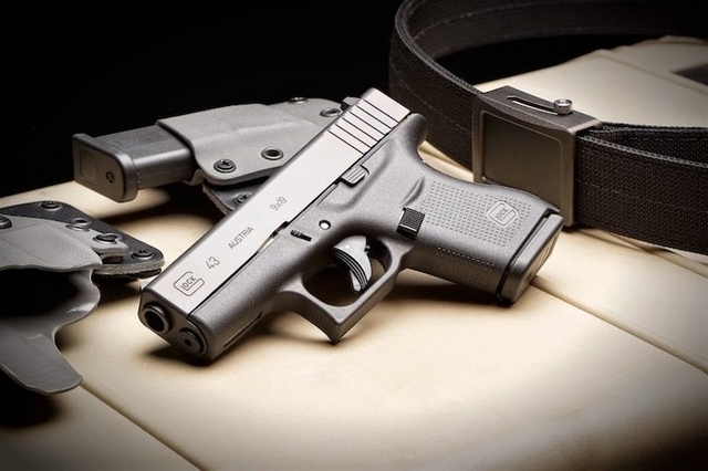 Компанія Glock представила нову модель з однорядним магазином під 9мм набій