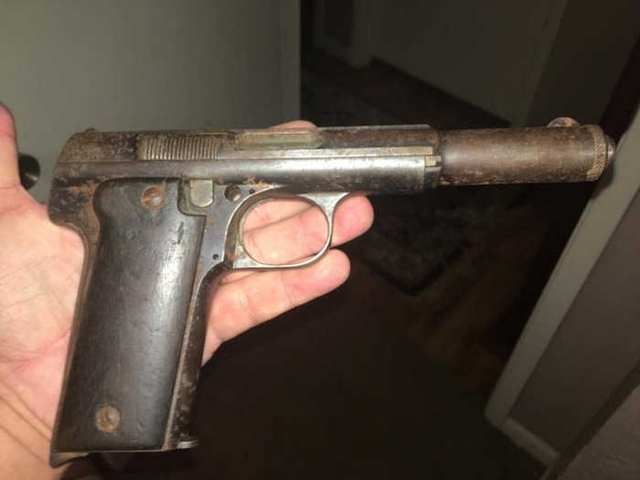 В Техасе под полом сарая нашли раритетный пистолет Astra M1921