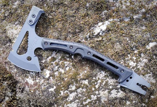 Многофункциональный топор Outland Multi-Mission Axe